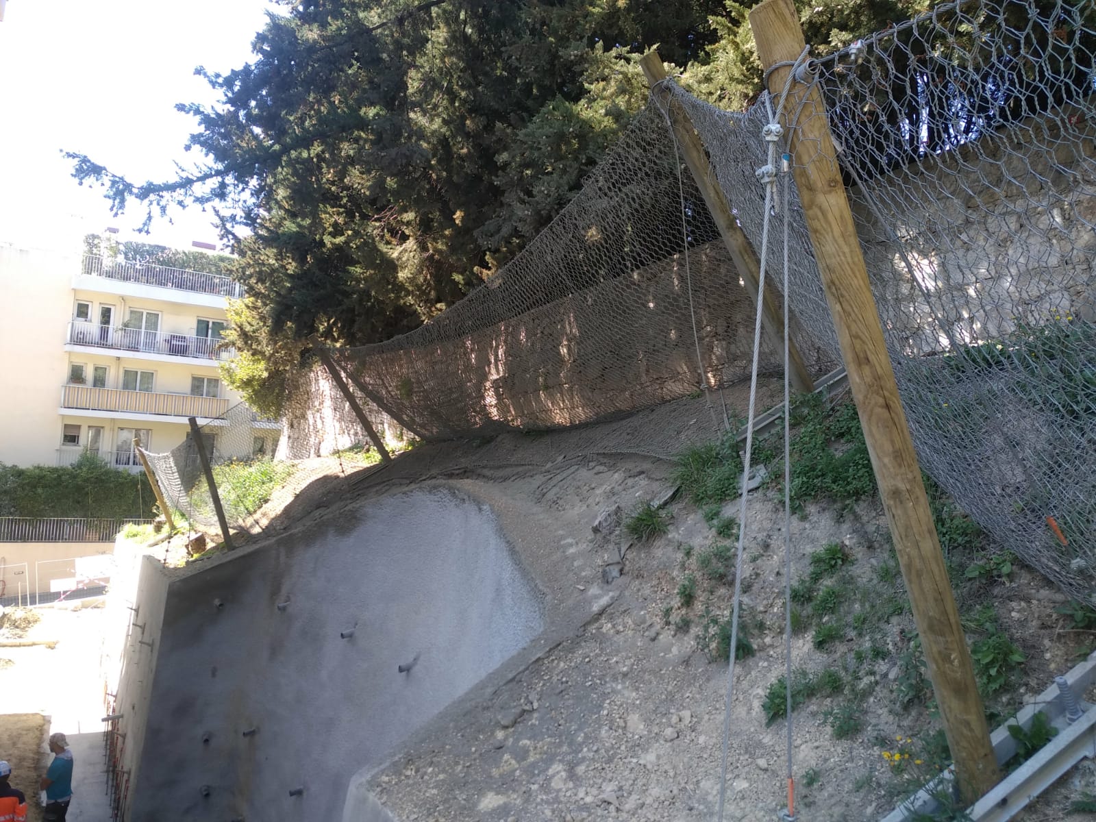 Confortement de talus après glissement de terrain - Stabilisation ...