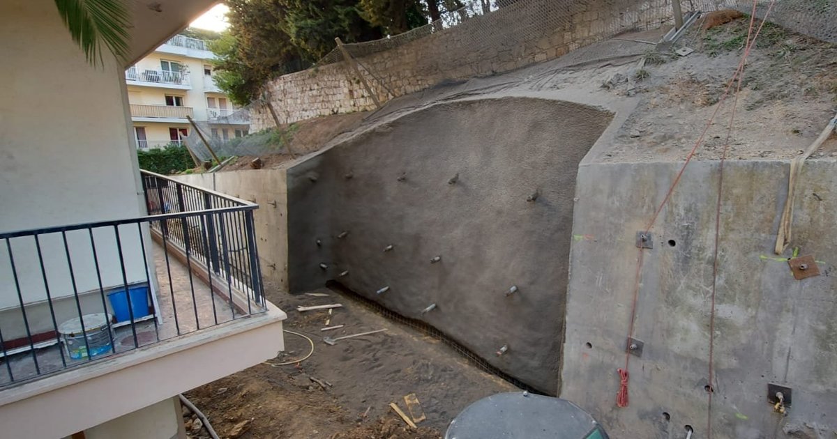 Confortement de talus après glissement de terrain - Stabilisation ...