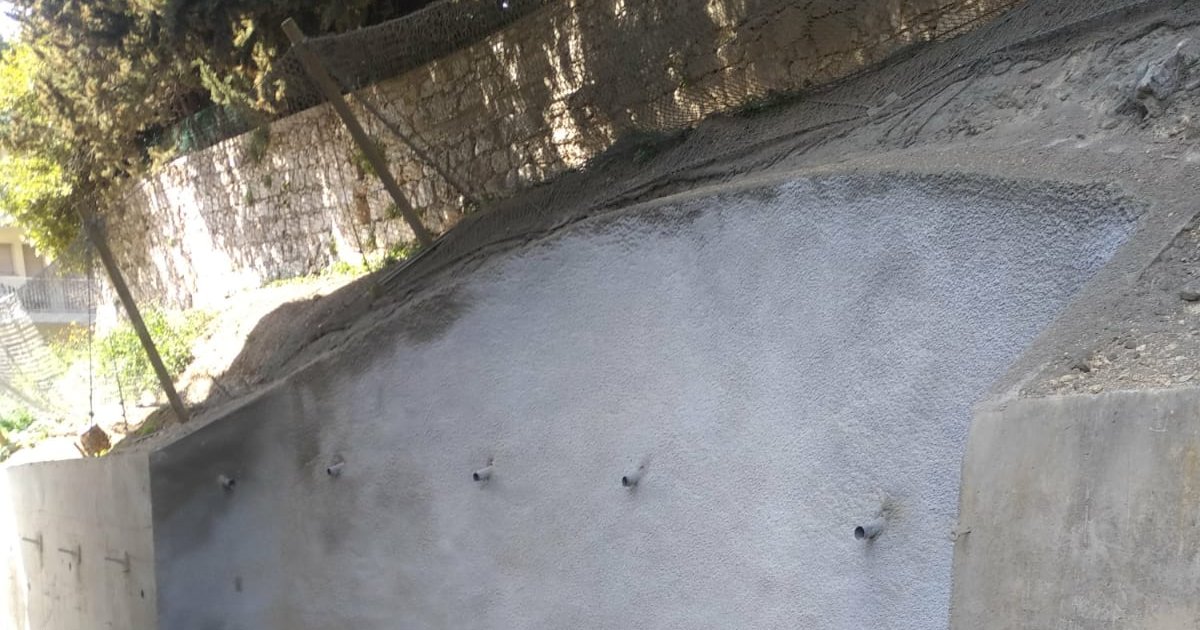 Confortement de talus après glissement de terrain - Stabilisation ...